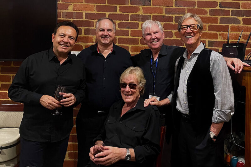 Meet The Band – Hank Marvin Gypsy Jazz